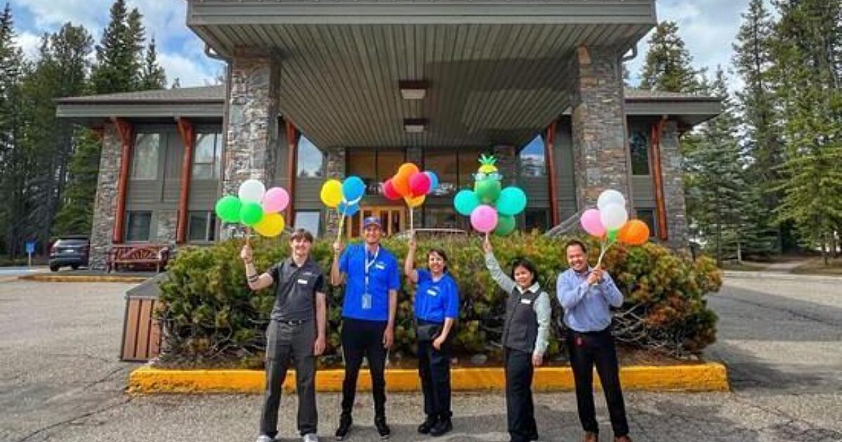 Tripadvisor Award-Winning Hotel in Lake Louise |… | Mountaineer Lodge